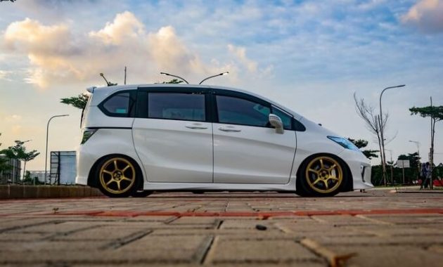 7. Modifikasi Suspensi Honda Freed - Otodrift